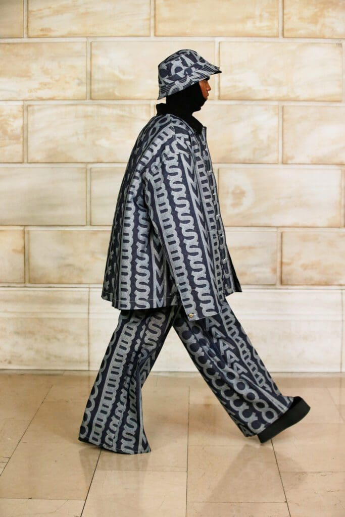 Marc Jacobs Fall Winter 2021-2022 - RUNWAY MAGAZINE ® Official