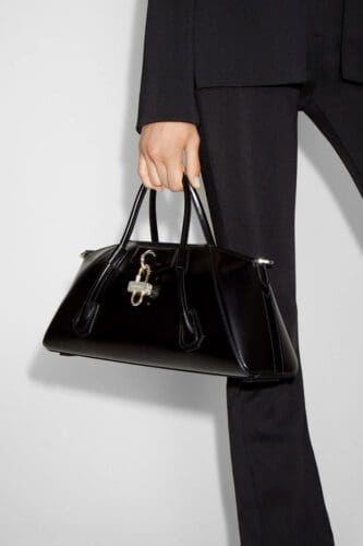 Givenchy Resort Spring 2023 - RUNWAY MAGAZINE ® Official