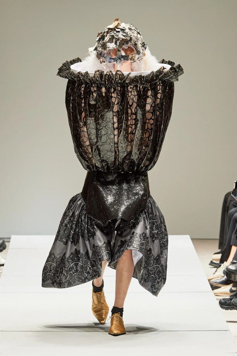 Comme des Garcons Spring Summer 2023 - RUNWAY MAGAZINE ® Official