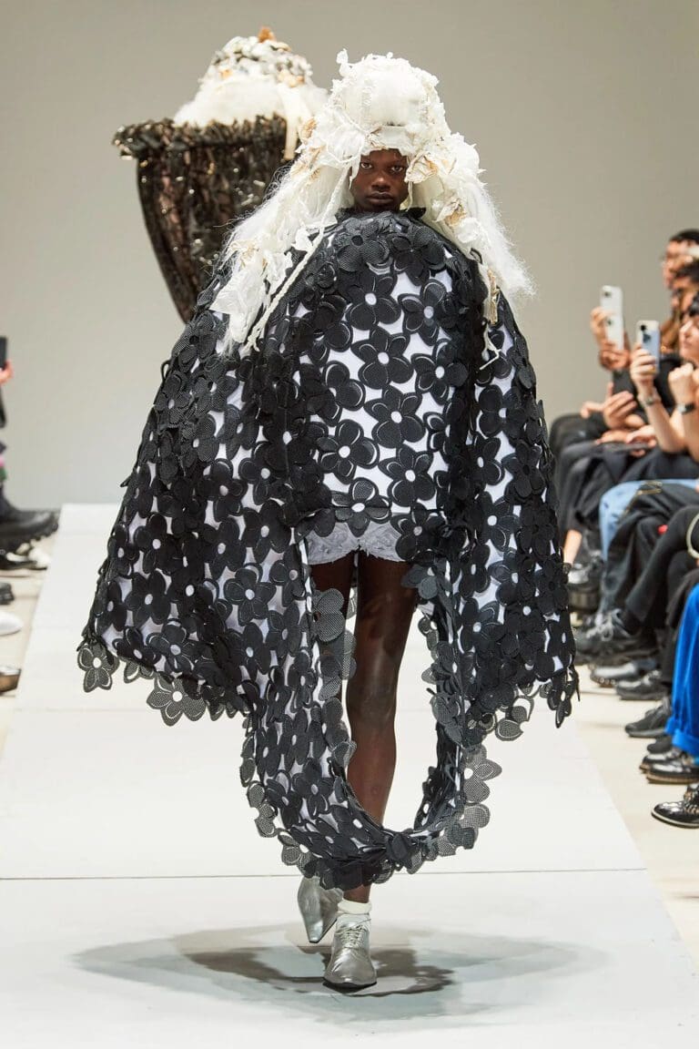 Comme des Garcons Spring Summer 2023 - RUNWAY MAGAZINE ® Official