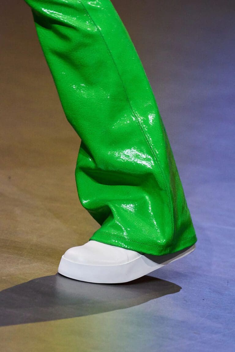 JW Anderson Fall Winter 2023-2024 - RUNWAY MAGAZINE ® Official