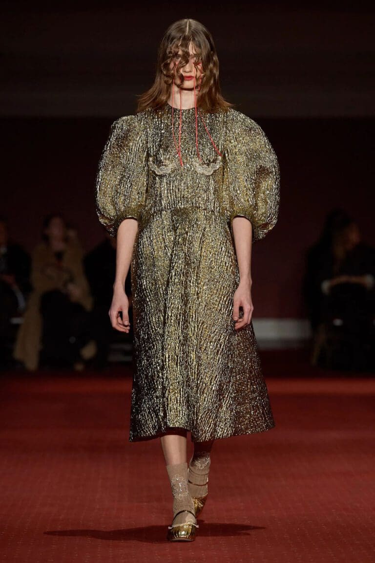 Simone Rocha Fall Winter 2023-2024 - RUNWAY MAGAZINE ® Official
