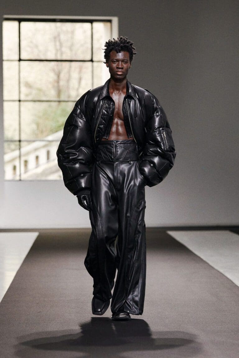 Chen Peng Fall 2023 - RUNWAY MAGAZINE ® Official