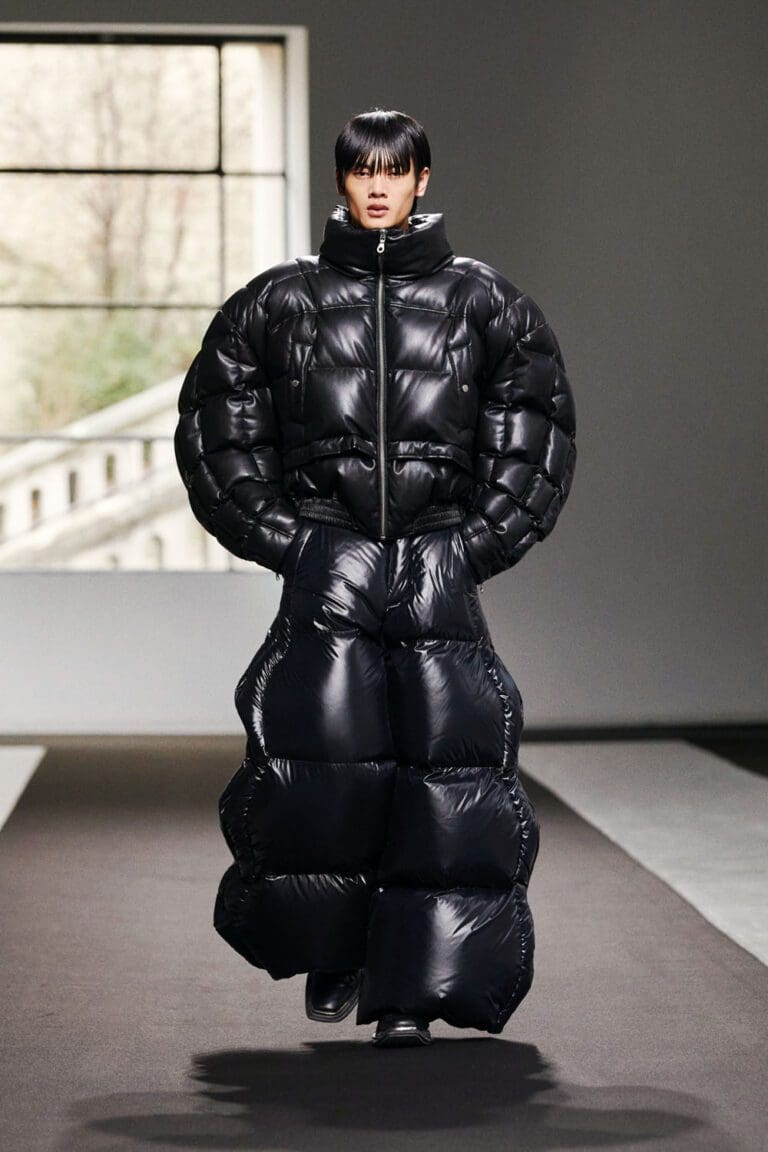 Chen Peng Fall 2023 - RUNWAY MAGAZINE ® Official