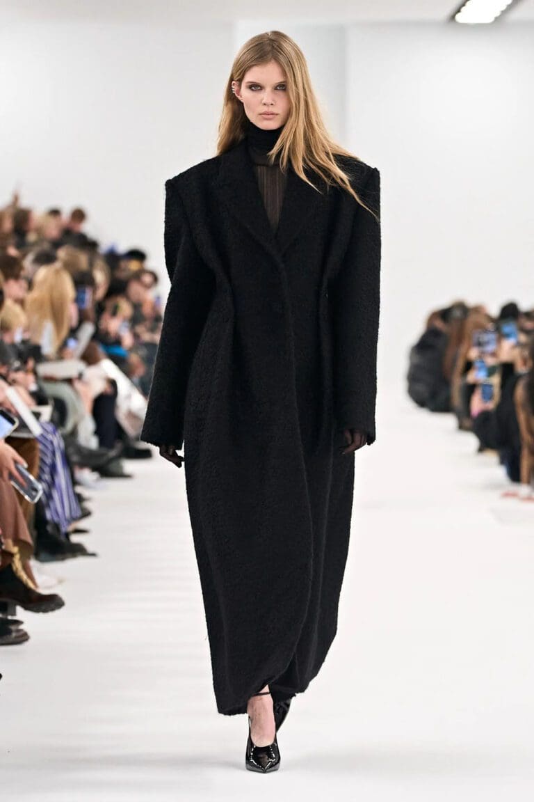 Givenchy Fall Winter 2023-2024 - RUNWAY MAGAZINE ® Official