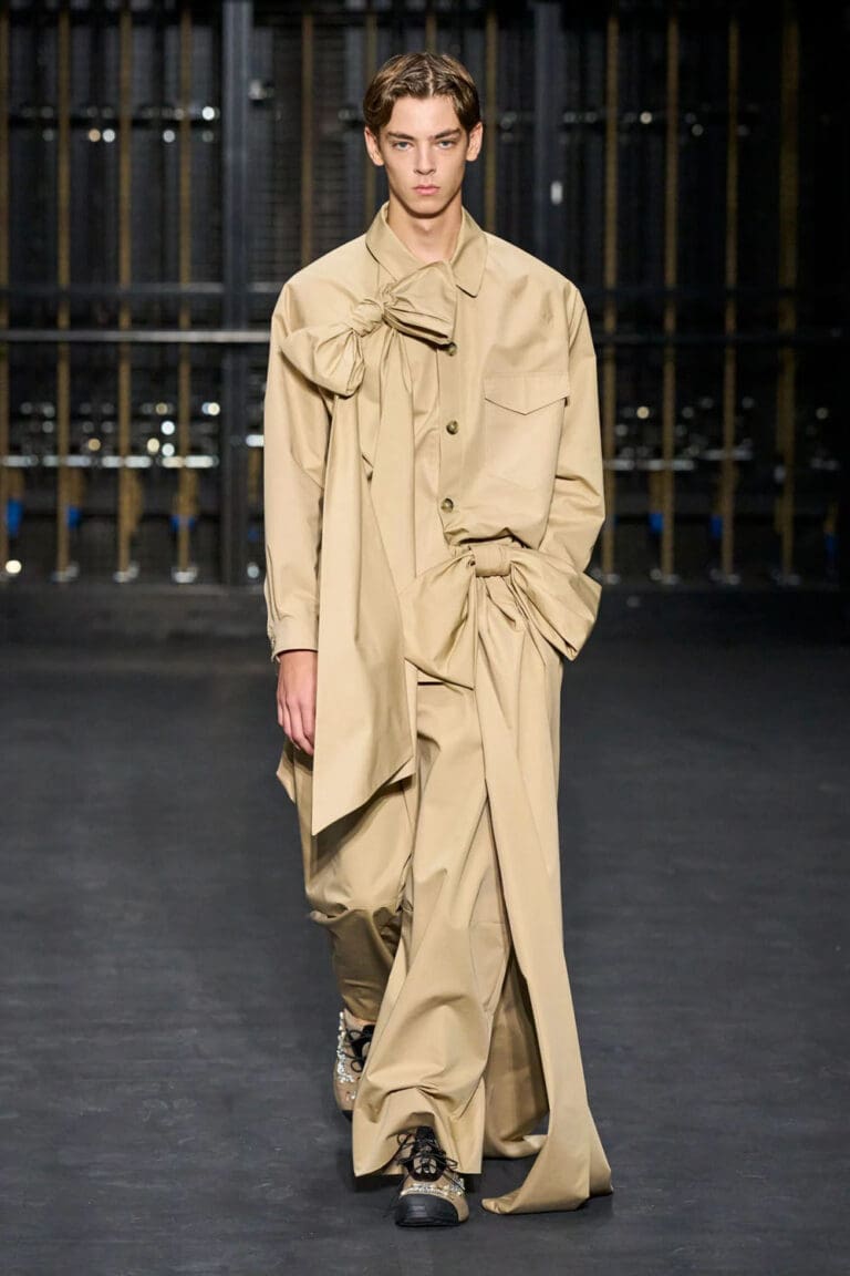 Simone Rocha Spring Summer 2024 - RUNWAY MAGAZINE ® Official