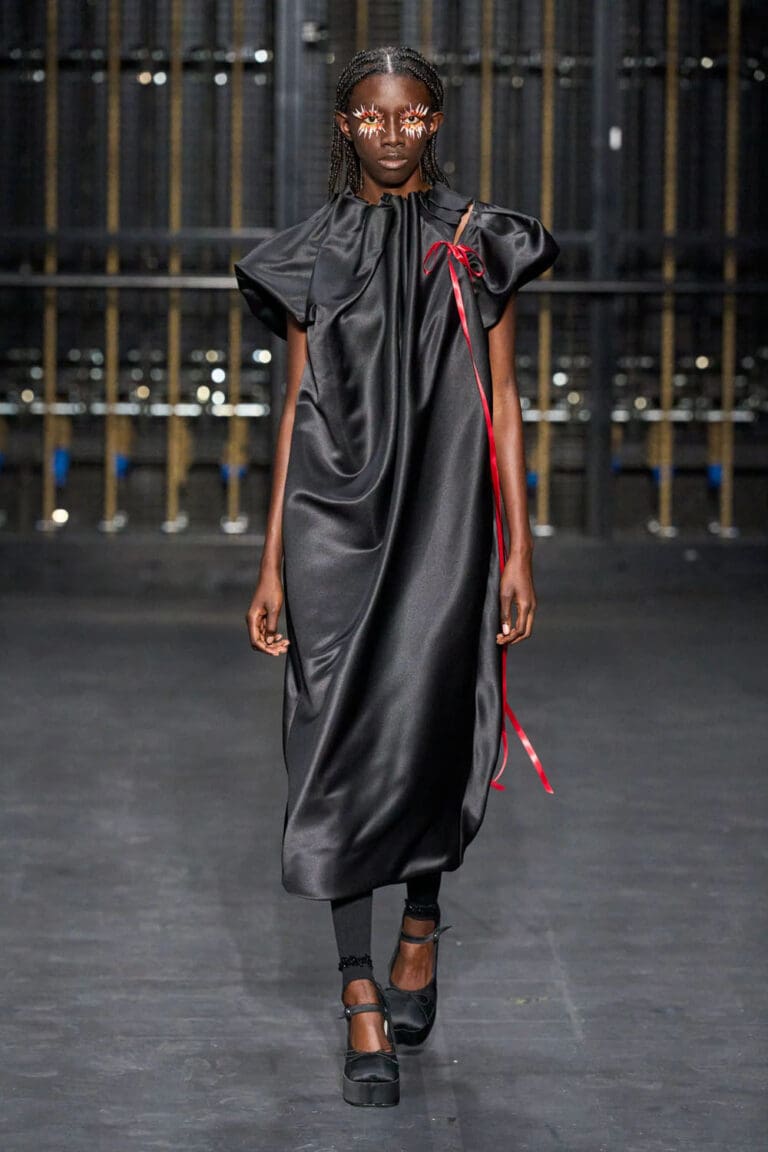 Simone Rocha Spring Summer 2024 - RUNWAY MAGAZINE ® Official
