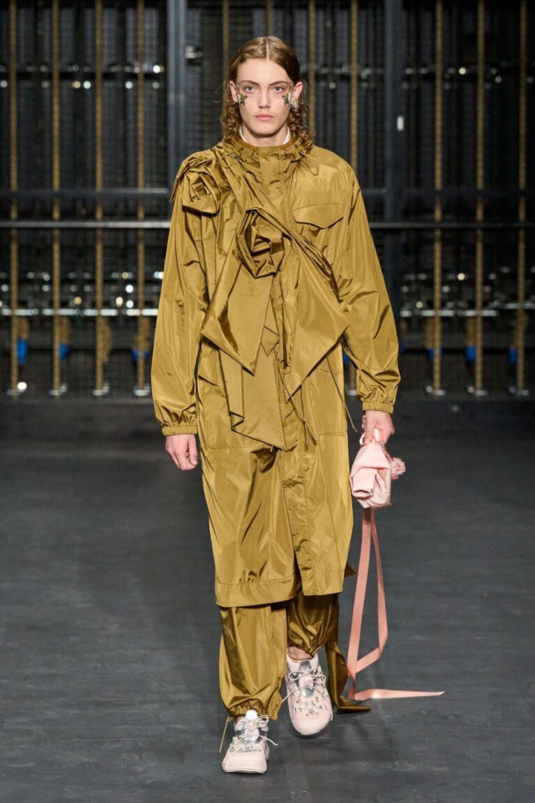 Simone Rocha Spring Summer 2024 - RUNWAY MAGAZINE ® Official