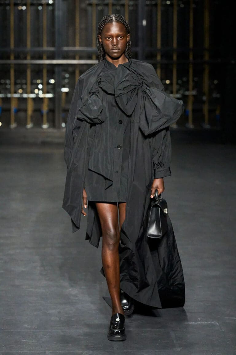 Simone Rocha Spring Summer 2024 - RUNWAY MAGAZINE ® Official