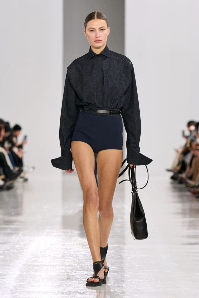 Max Mara Spring Summer 2025 - RUNWAY MAGAZINE ® Official